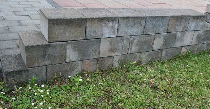 Summer-flair Blockstein – Basamentsteine Böcke GmbH